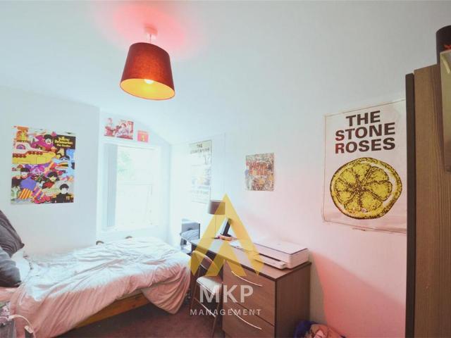 5 bedroom terraced house to rent