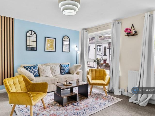 5 bedroom terraced house to rent