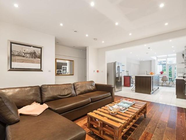 5 bedroom terraced house to rent