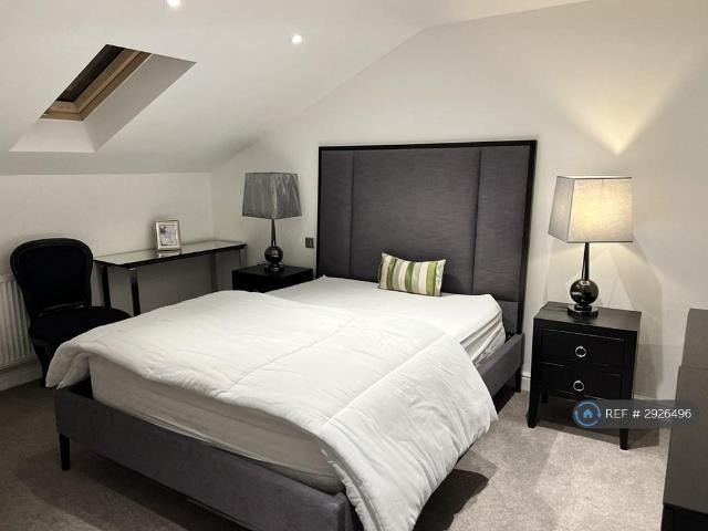 5 bedroom terraced house to rent