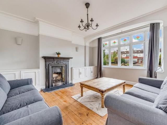 5 bedroom terraced house to rent