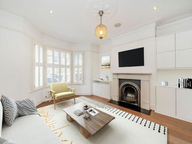 5 bedroom terraced house to rent
