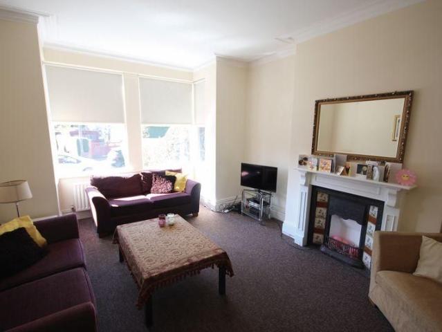 5 bedroom terraced house to rent
