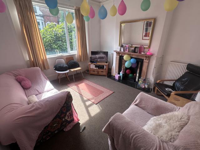 5 bedroom terraced house to rent