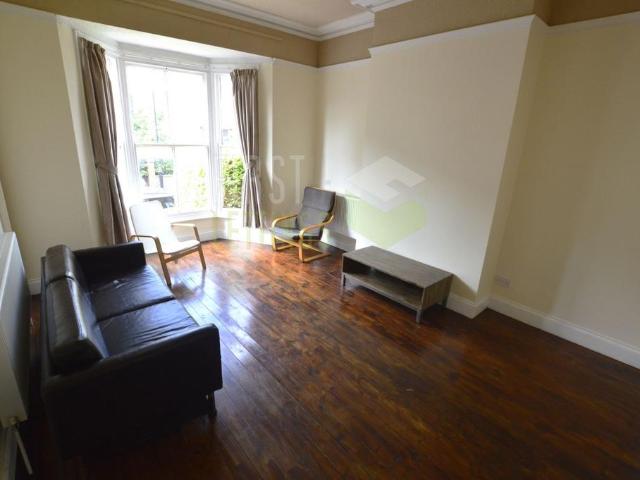 5 bedroom terraced house to rent