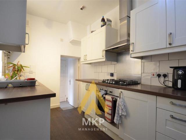 5 bedroom terraced house to rent
