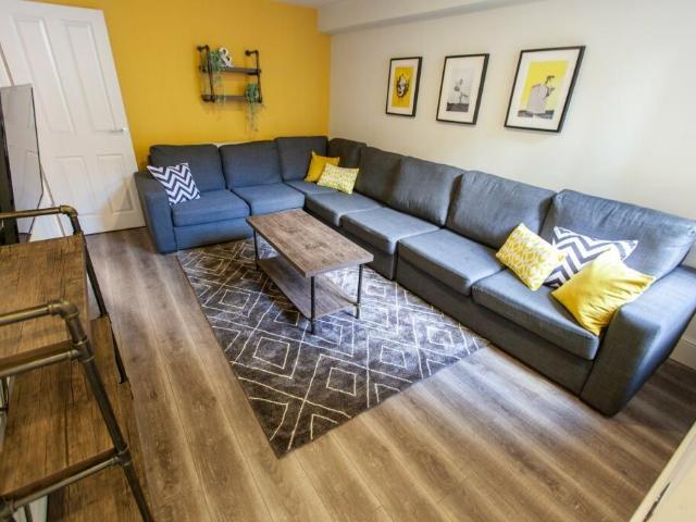 5 bedroom terraced house to rent