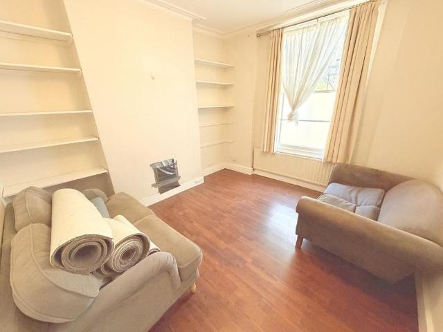 5 bedroom terraced house to rent