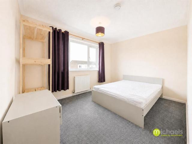 5 bedroom terraced house to rent