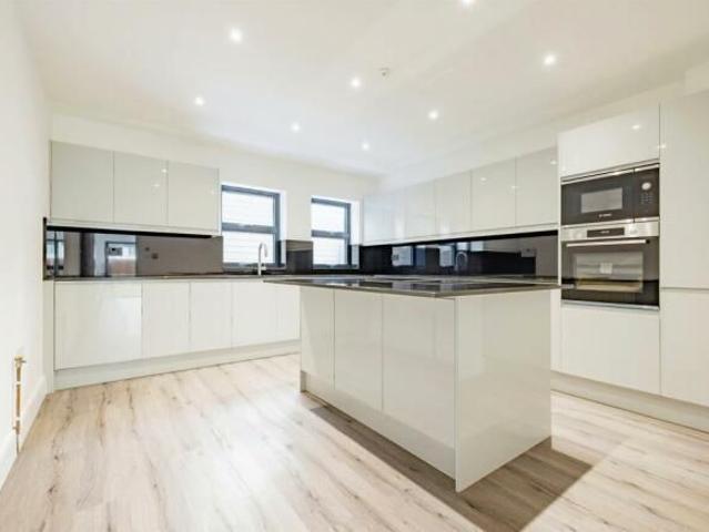5 bedroom terraced house to rent