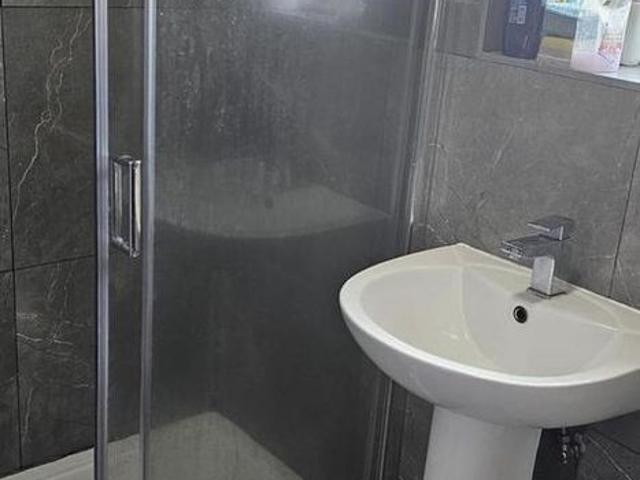 5 bedroom terraced house to rent
