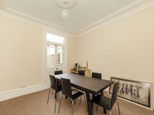 5 bedroom terraced house to rent