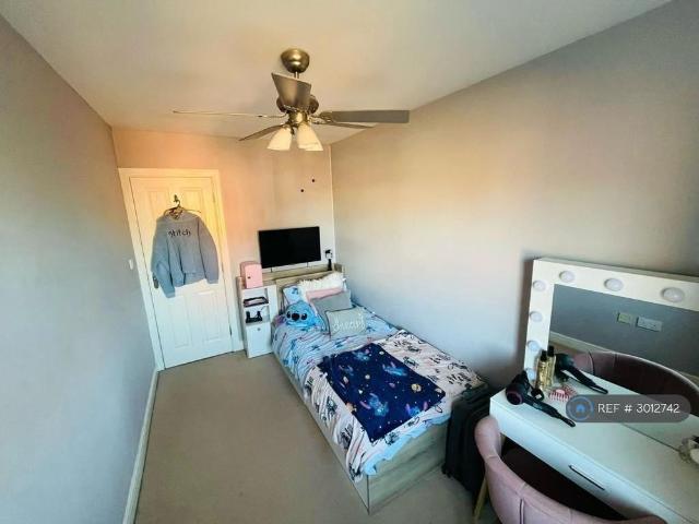 5 bedroom terraced house to rent