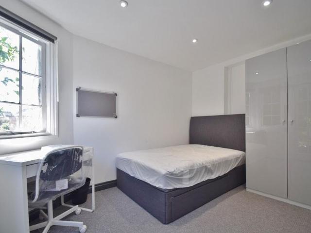 5 bedroom terraced house to rent