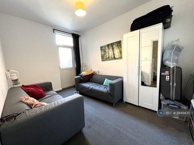 5 bedroom terraced house to rent