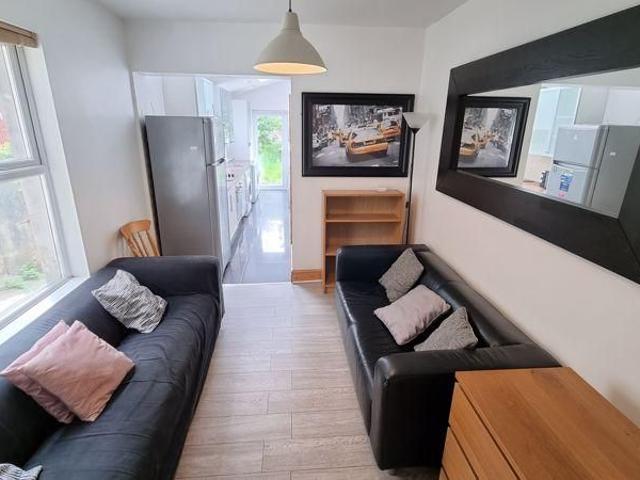 5 bedroom terraced house to rent