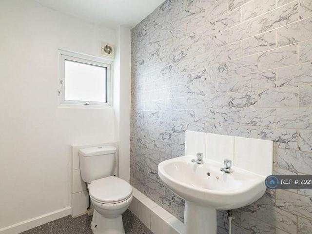 5 bedroom terraced house to rent