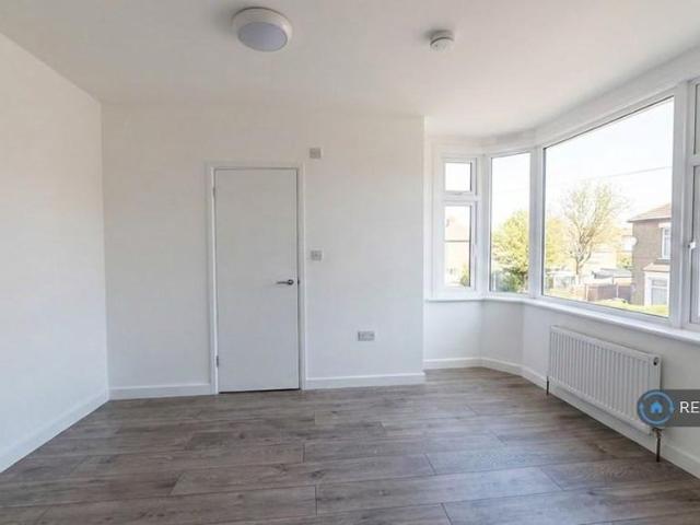 5 bedroom terraced house to rent
