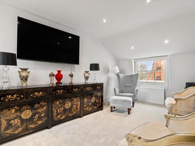5 bedroom terraced house to rent