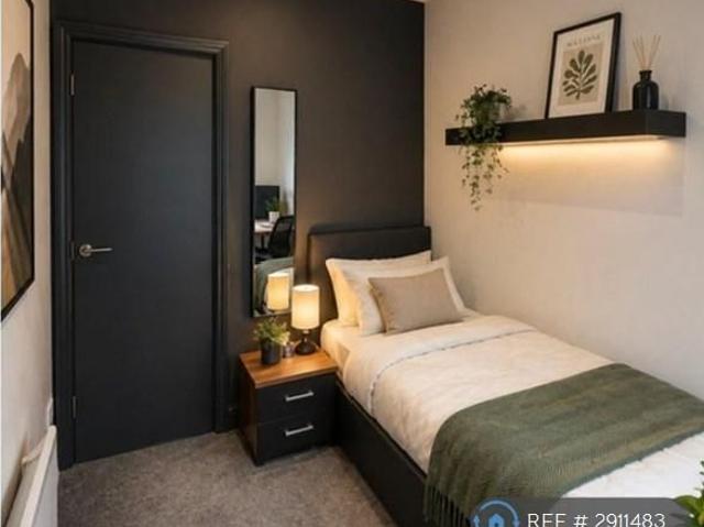 5 bedroom terraced house to rent