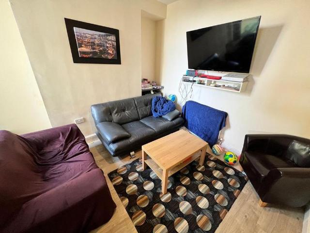 5 bedroom terraced house to rent