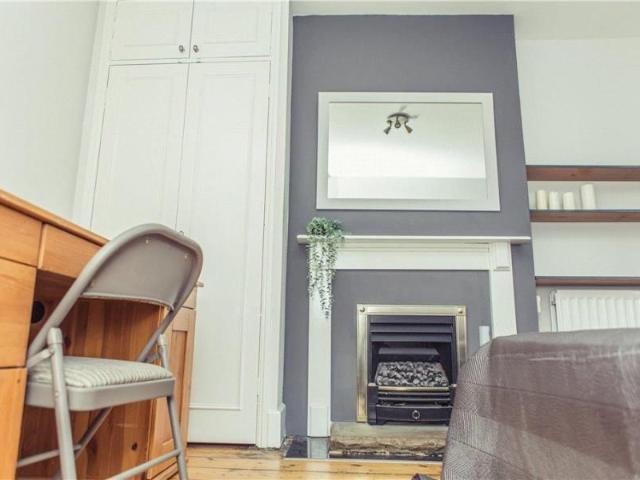 5 bedroom terraced house to rent
