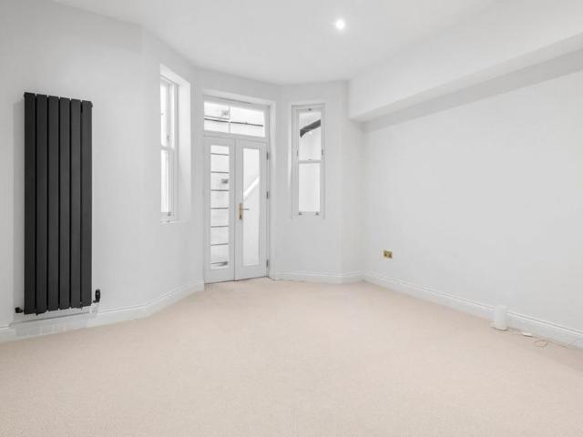 5 bedroom terraced house to rent