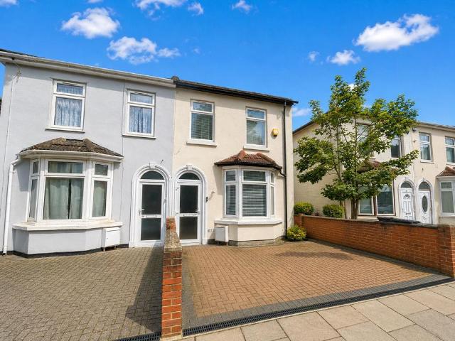 5 bedroom terraced house to rent