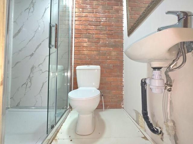 5 bedroom terraced house to rent