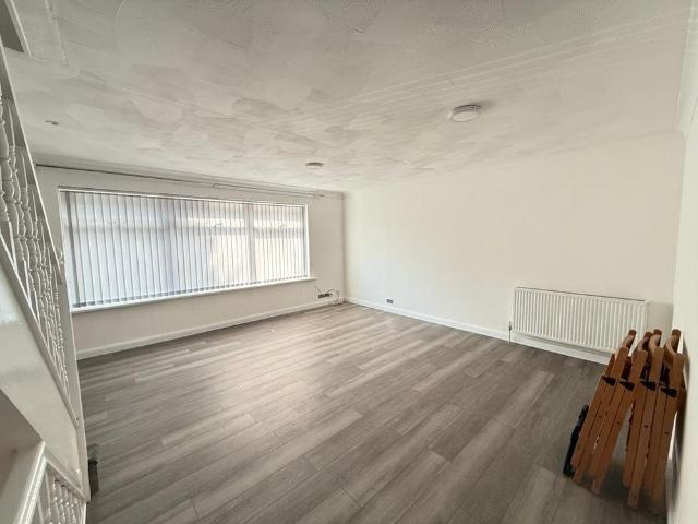 5 bedroom terraced house to rent
