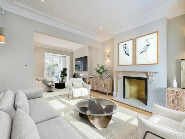 5 bedroom terraced house to rent