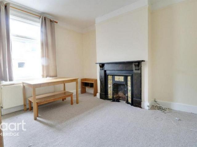 5 bedroom terraced house to rent