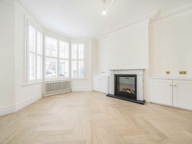 5 bedroom terraced house to rent