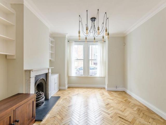 5 bedroom terraced house to rent