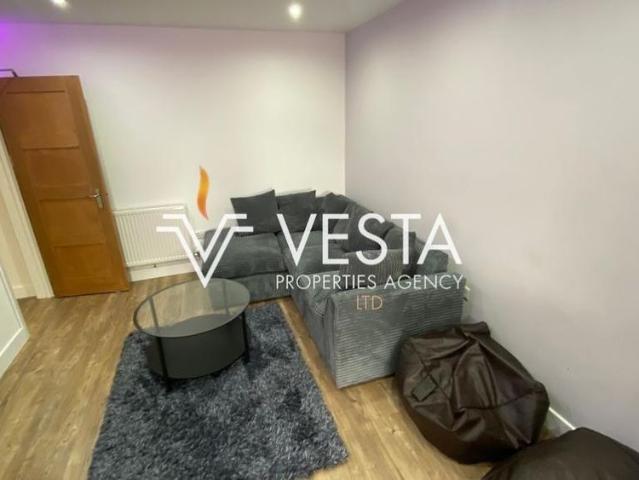 5 bedroom terraced house to rent