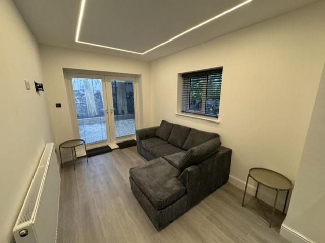 5 bedroom terraced house to rent
