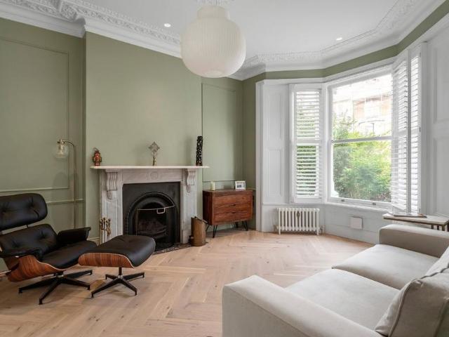5 bedroom terraced house to rent