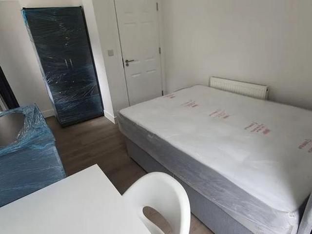 5 bedroom terraced house to rent