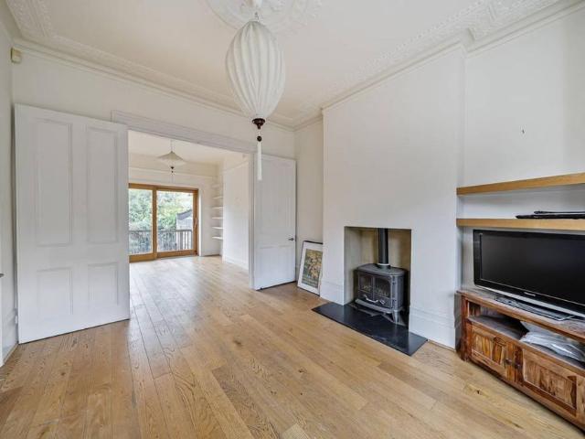 5 bedroom terraced house to rent