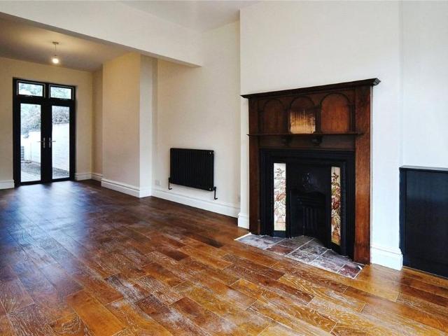 5 bedroom terraced house to rent