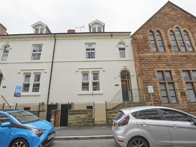 5 bedroom terraced house to rent