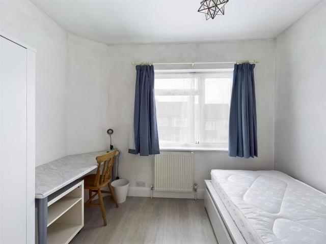 5 bedroom terraced house to rent