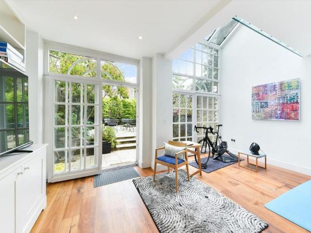 5 bedroom terraced house to rent