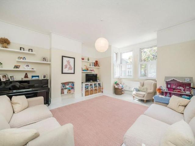 5 bedroom terraced house to rent