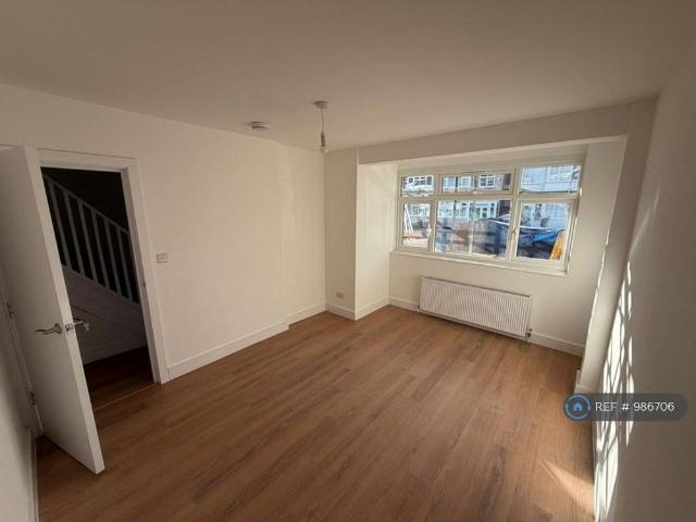 5 bedroom terraced house to rent