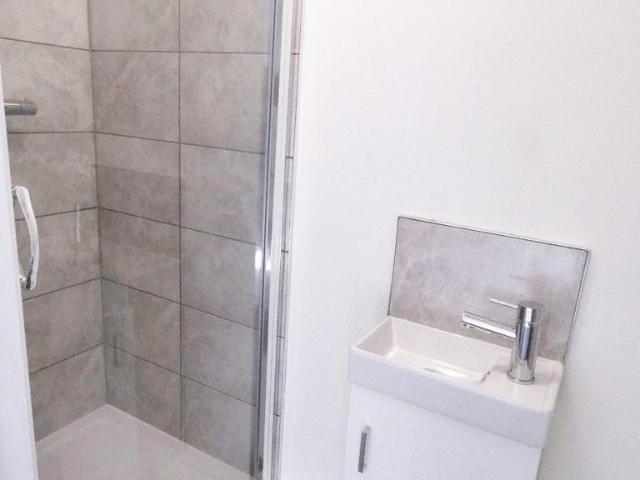 5 bedroom terraced house to rent