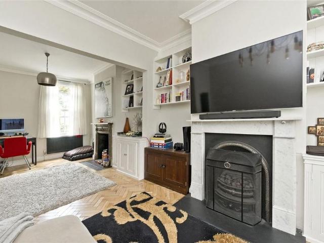 5 bedroom terraced house to rent