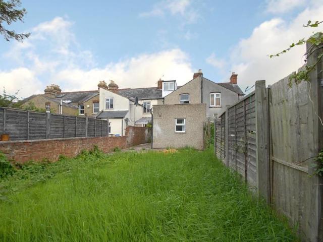 5 bedroom terraced house to rent