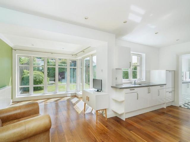 5 bedroom terraced house to rent