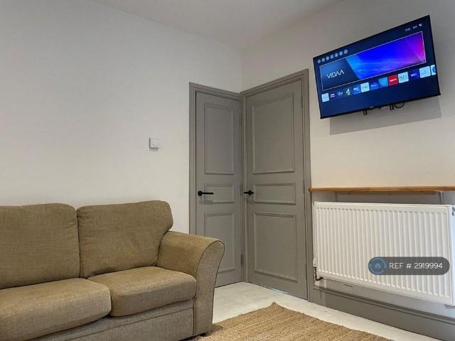 5 bedroom terraced house to rent